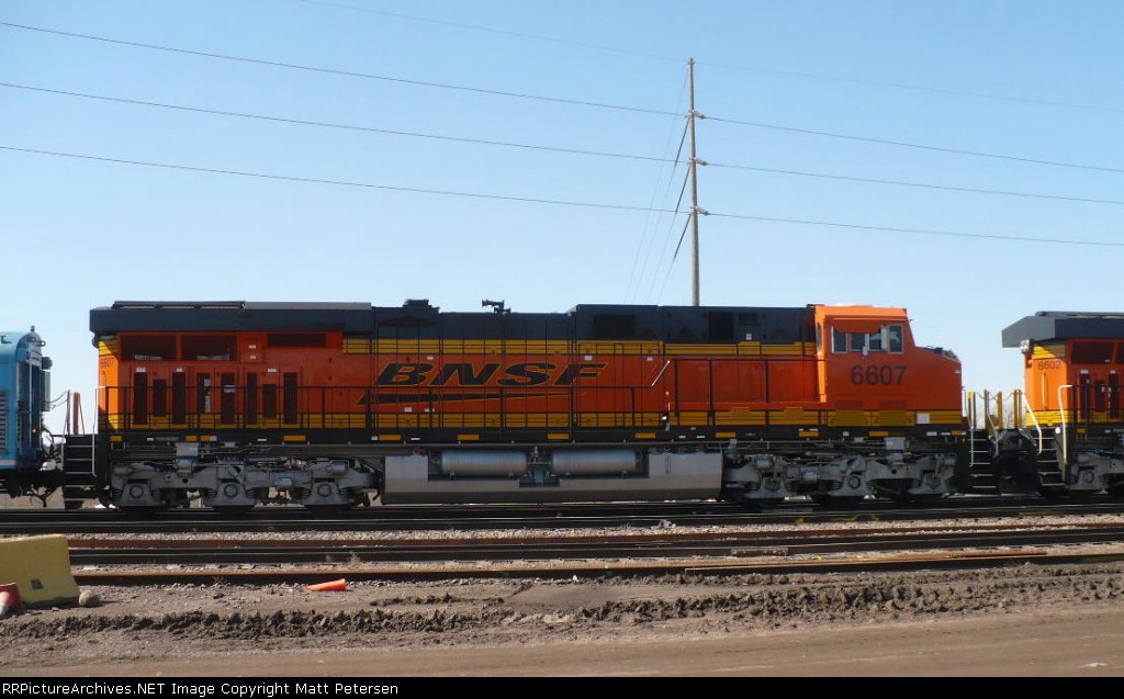 BNSF 6607